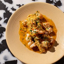 BAR ISSI - Updated October 2025 - 317 Photos & 194 Reviews - 414 N Palm ...