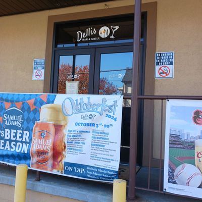 DELLIS’ RESTAURANT BAR & GRILL - Updated January 2026 - 89 Photos & 134 ...