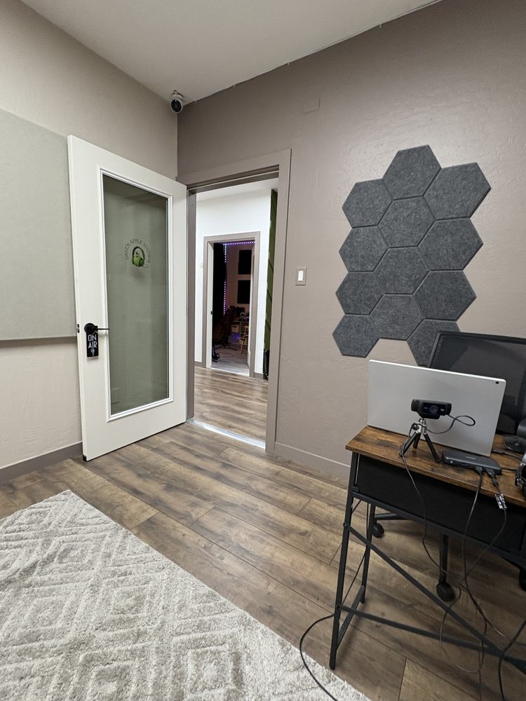 GREEN APPLE STUDIOS - Updated January 2026 - 13 Photos - 319 S 3rd St ...
