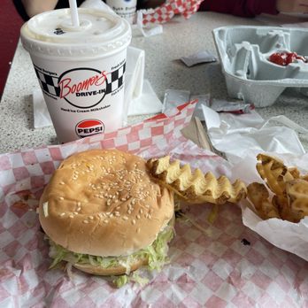 BOOMER’S DRIVE IN - Updated December 2025 - 303 Photos & 568 Reviews ...