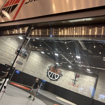 THE BASKETBALL SOCIAL HOUSE | B-BALL GAMES - Updated January 2026 - 149 ...