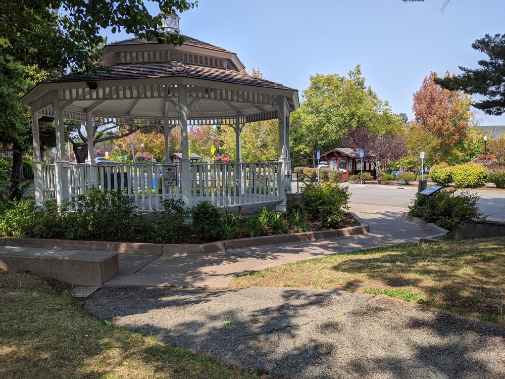 PICCOLO PAVILION MENKE PARK - Updated October 2025 - Redwood Ave ...