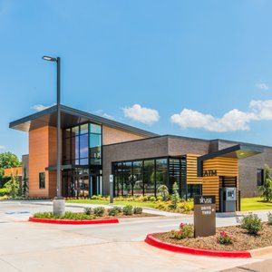 SOVEREIGN BANK - Updated July 2025 - 130 E Macarthur St, Shawnee ...