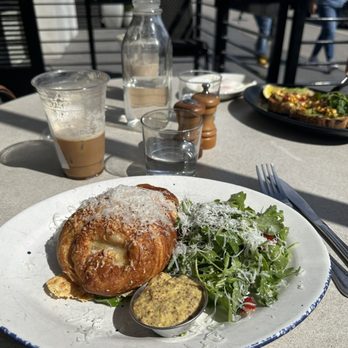 BEATRIX - Updated June 2024 - 749 Photos & 472 Reviews - 272 Oakbrook ...