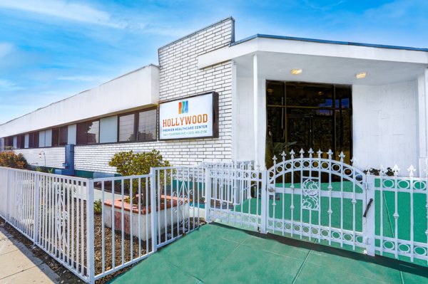 HOLLYWOOD PREMIER - Updated January 2026 - 13 Reviews - 5401 Fountain ...