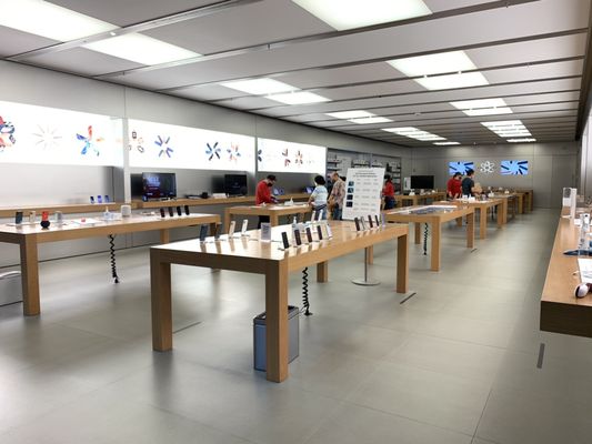 APPLE KAHALA - 127 Photos & 283 Reviews - 4211 Waialae Ave, Honolulu ...