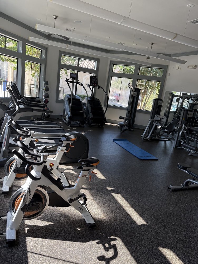 VALENCIA PLACE APARTMENTS - Updated December 2025 - 55 Photos & 41 ...