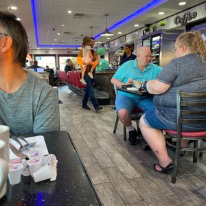 RIO GRANDE DINER & FAMILY RESTAURANT - 64 Photos & 132 Reviews - 1305 ...