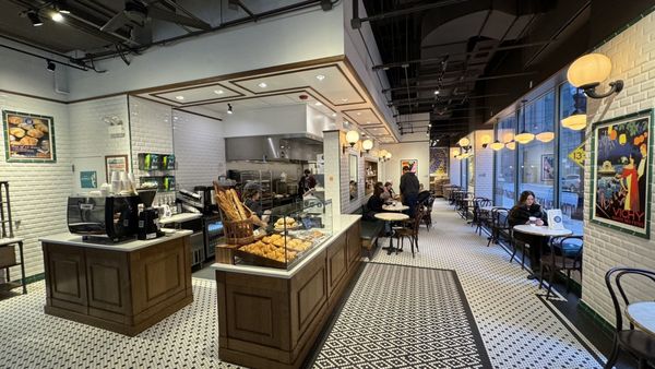 LEA - Updated December 2025 - 201 Photos & 108 Reviews - 70 E Lake St ...