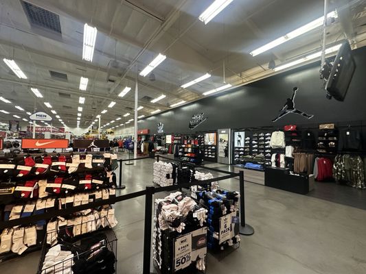 WSS - Updated January 2026 - 20 Photos & 48 Reviews - 13425 South ...