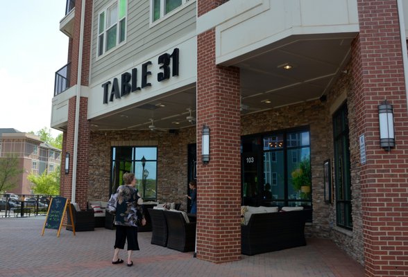TABLE 31 - 132 Photos & 134 Reviews - 130 Landings Dr, Mooresville, NC ...