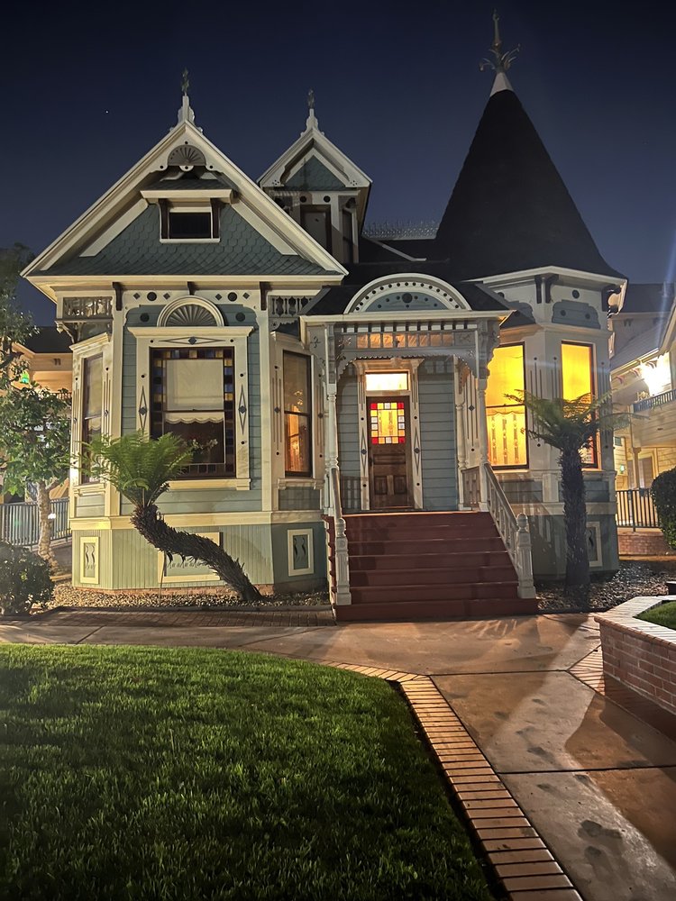 GOODE HOUSE - Updated December 2024 - 113 N Cedar St, Glendale ...