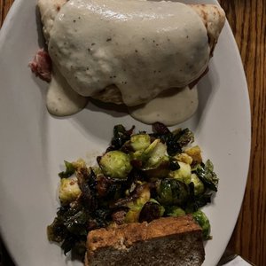 THE LUCKY PIG PUB & GRILL - 31 Photos & 38 Reviews - 113 W Walnut St ...