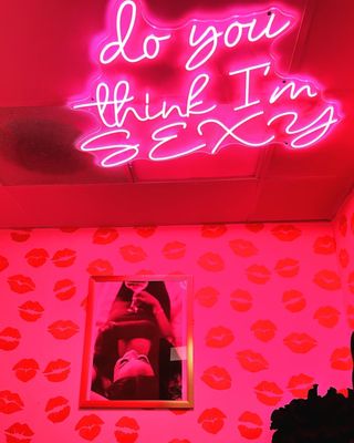 THE POWDER ROOM CHAMPAGNE BAR & RESTAURANT - Updated August 2024 - 185 ...