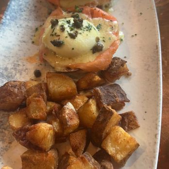 THE MAPLE LEAF - Updated June 2025 - 633 Photos & 420 Reviews - 137 ...