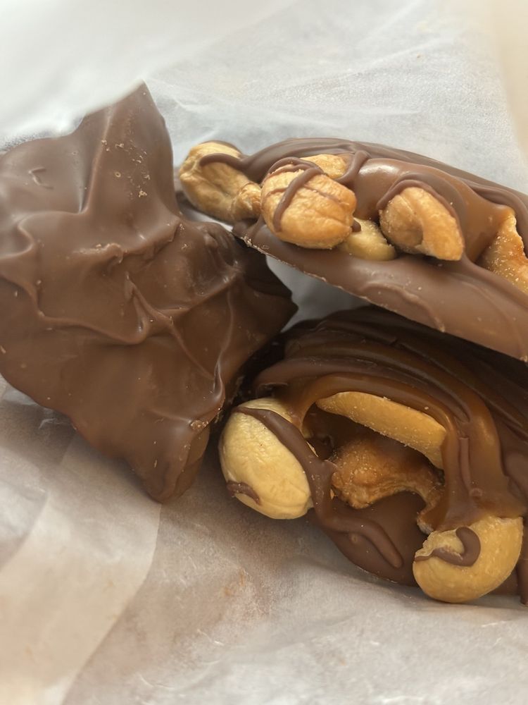 SARAH’S SWEET ESCAPES - Updated May 2025 - 811 Saginaw St, Bay City ...