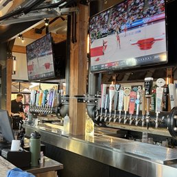 BARNYARD CRAFTHOUSE & EATERY - Updated October 2025 - 422 Photos & 463 ...