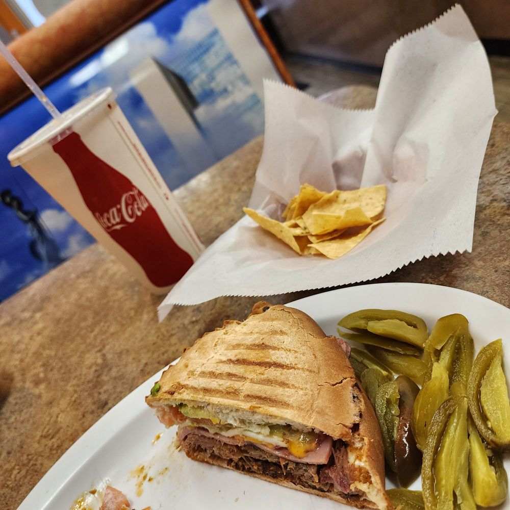 TORTAS AHOGADAS CHAPALA - ONTARIO - Updated July 2025 - 32 Photos & 29 ...