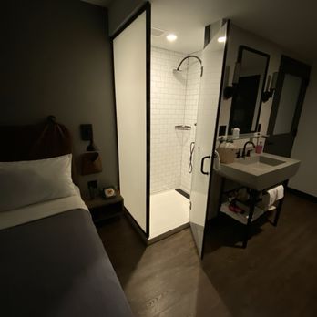 MOXY CHICAGO DOWNTOWN - Updated April 2025 - 560 Photos & 212 Reviews ...