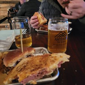 THE SALTY BEAVER - Updated January 2025 - 1202 Commerce Ave, Longview ...