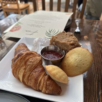 FIA RESTAURANT - Updated August 2024 - 1978 Photos & 857 Reviews - 2454 ...