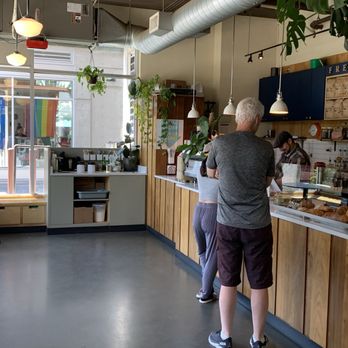 FRESH FLOURS - Updated December 2025 - 272 Photos & 199 Reviews - 1624 ...