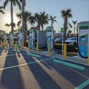 FPL EVOLUTION - Updated October 2025 - 7977 Dani Dr, Fort Myers ...