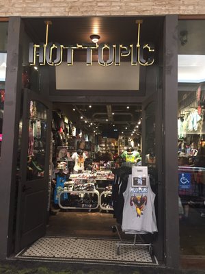 HOT TOPIC - Updated August 2025 - 11 Photos & 17 Reviews - 2901 S ...