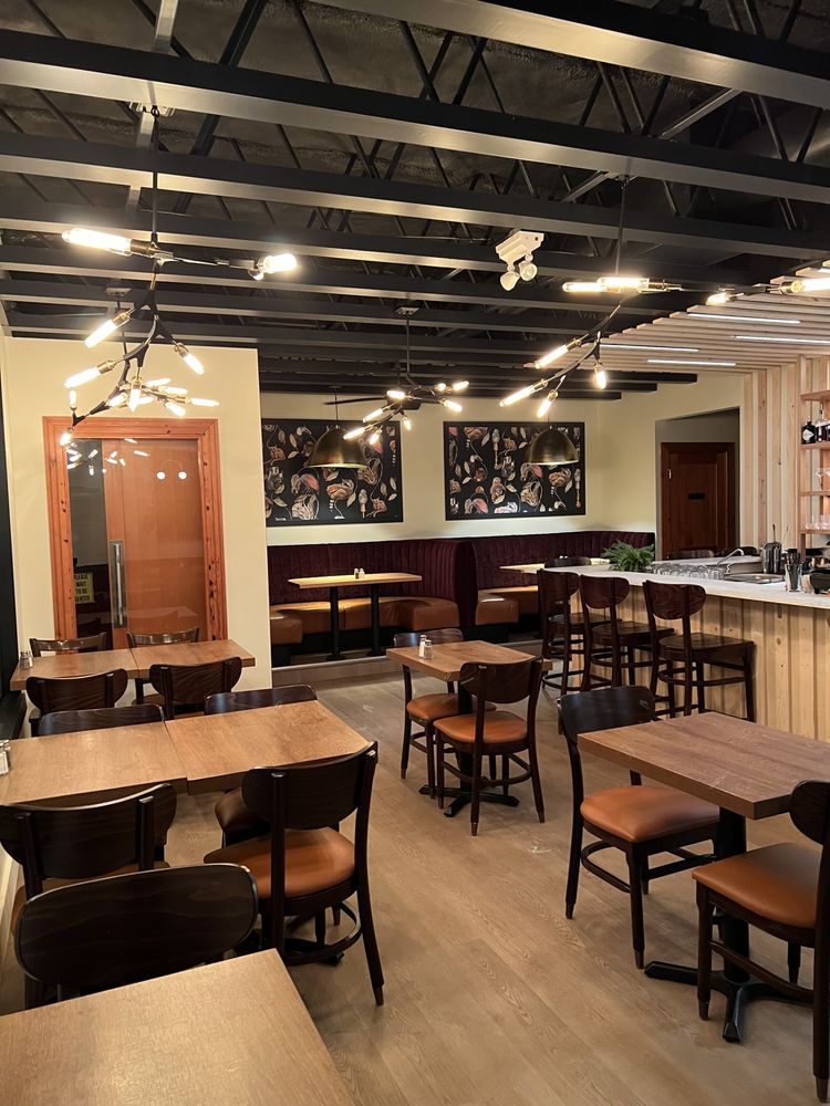 COPPER OTTER BAR AND GRILL - Updated May 2025 - 32 Photos - 8-4605 ...