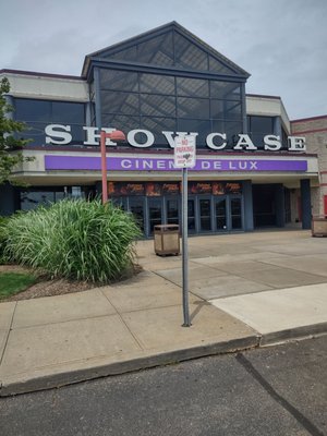 SHOWCASE CINEMA DE LUX FARMINGDALE - Updated April 2025 - 77 Photos ...