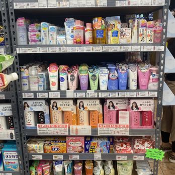 Hanamaru Japanese Mart - Takeout & Delivery - 26 Photos & 11 Reviews ...