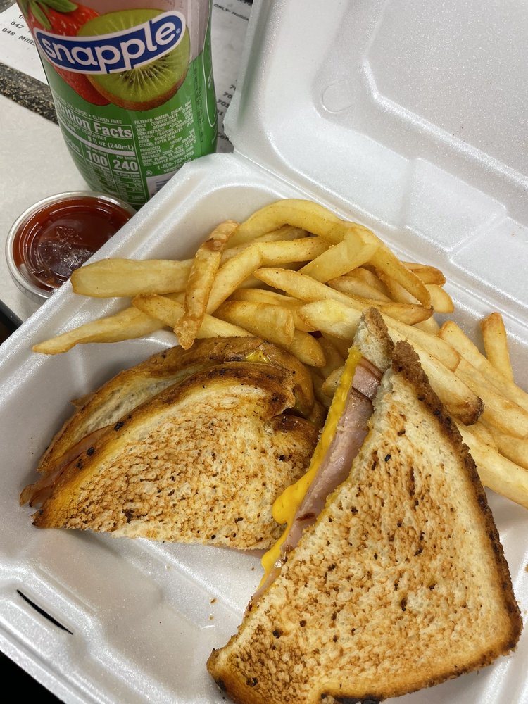 HAMILTON PLACE CAFE - 40 Photos & 24 Reviews - 20101 Hamilton Ave ...