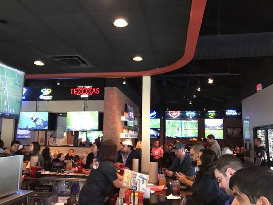 Pluckers Wing Bar - 431 Photos & 716 Reviews - Chicken Wings - 5500 ...