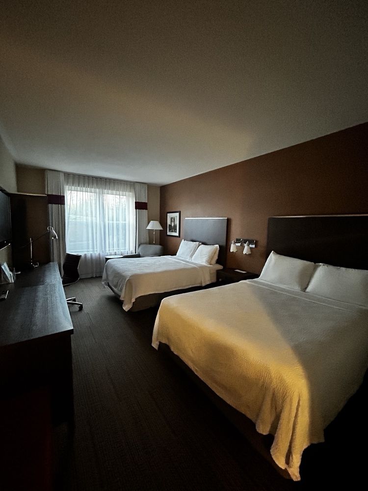 FOUR POINTS BY SHERATON MONCTON - Updated January 2026 - 25 Photos & 11 ...