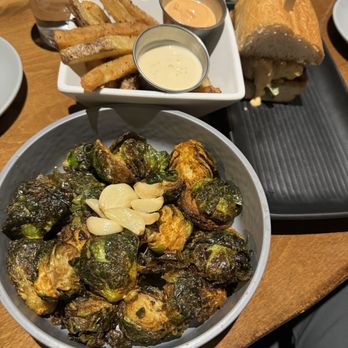 THE OAK - RALEIGH - Updated February 2025 - 565 Photos & 556 Reviews ...