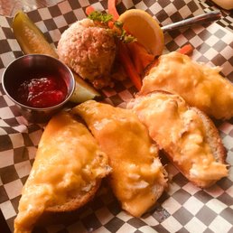 GOOSE HOLLOW INN - Updated January 2026 - 285 Photos & 348 Reviews ...