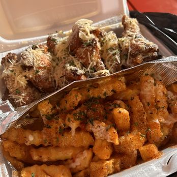 VALLEY WINGS - Updated July 2024 - 53 Photos & 33 Reviews - 2679 ...