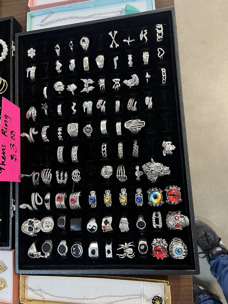 TWICE IS NICE OUTLET - Updated October 2025 - 14 Photos - 17600 Collier ...