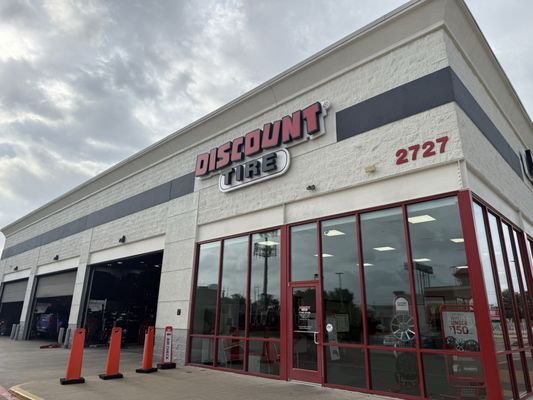 DISCOUNT TIRE - Updated May 2026 - 41 Photos & 93 Reviews - 2727 ...