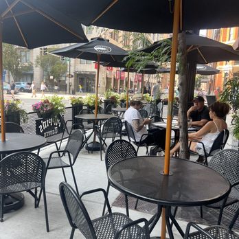 PIPPIN’S TAVERN - 277 Photos & 389 Reviews - 39 E Chicago Ave, Chicago ...