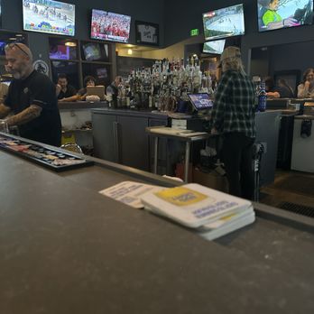 LONGSHOTS BAR & GRILL - Updated October 2024 - 184 Photos & 80 Reviews ...