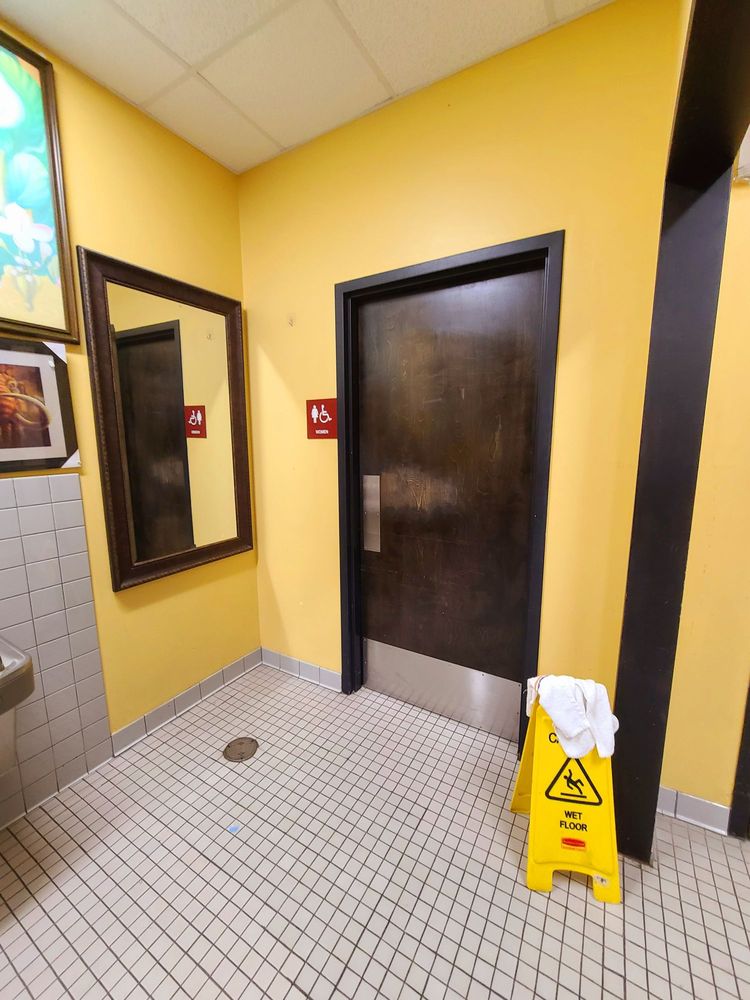 BIG BOSS TRAVEL PLAZA - Updated November 2025 - 10 Reviews & 48 Photos ...