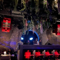 CAVEAU - Updated July 2025 - 73 Photos & 37 Reviews - 1 Cntr Plz ...