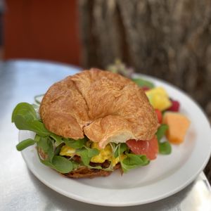 DEEDS BAR AND GRILL - 37 Photos & 39 Reviews - 1600 Country Club Dr ...