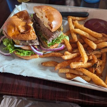 19 HANDLES PUB & GRILL - Updated July 2025 - 480 Photos & 478 Reviews ...