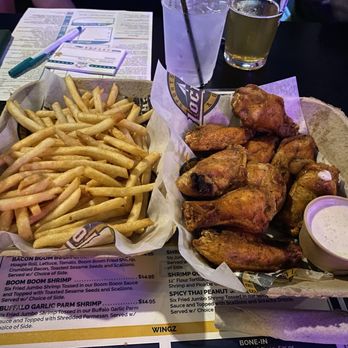 LOCALZ SPORTS BAR & GRILL- ST PETE - Updated June 2024 - 25 Photos & 19 ...