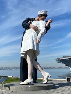 UNCONDITIONAL SURRENDER STATUE - EMBRACING PEACE - Updated June 2025 ...
