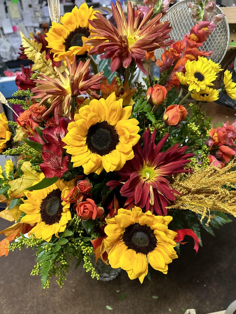 JOBE FLORIST - Updated May 2026 - 19 Reviews - 215 S College Ave, Salem ...