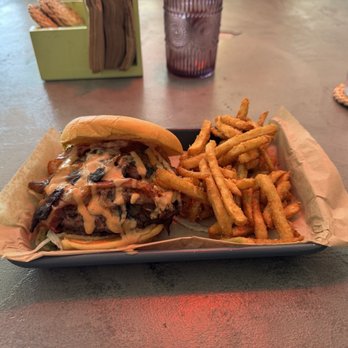 POUNDS - Updated December 2025 - 139 Photos & 149 Reviews - 6 Broadway ...