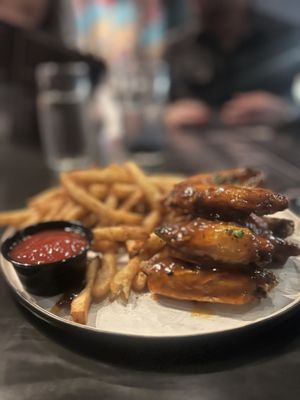 402 EAT + DRINK - Updated October 2025 - 396 Photos & 220 Reviews ...